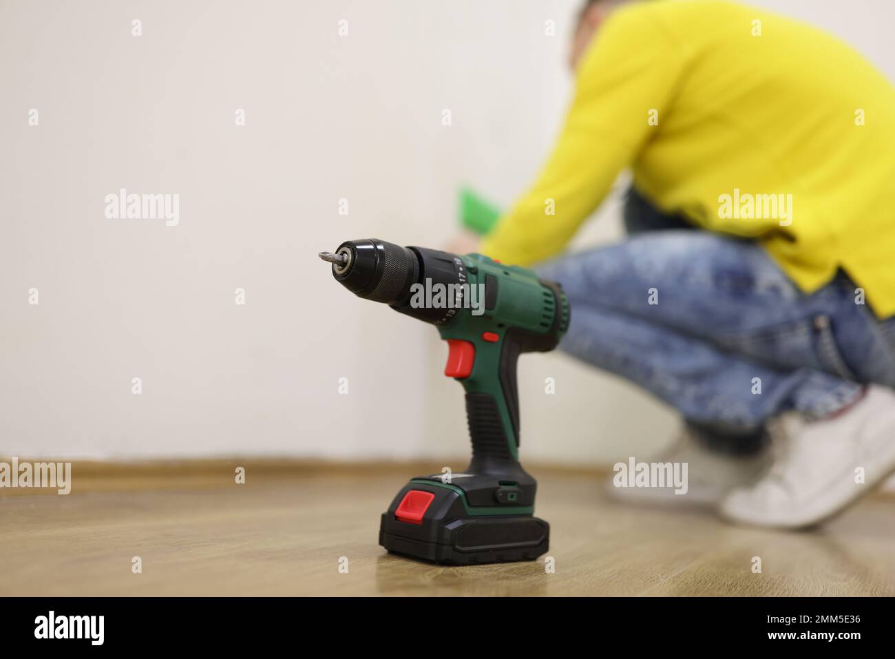 Female handyman drill hi-res stock photography and images - Alamy