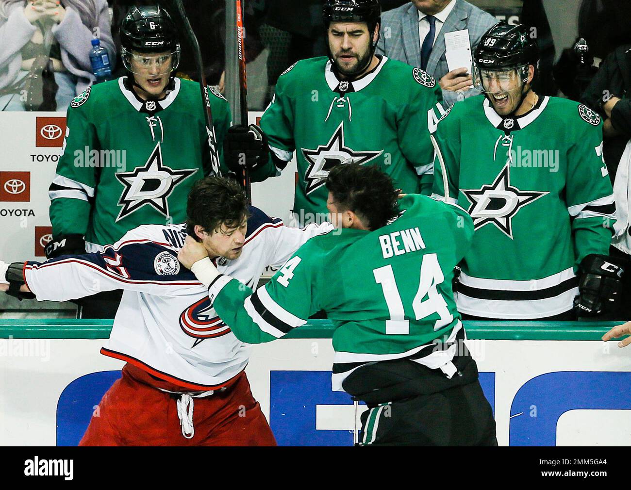 Columbus Blue Jackets forward Josh Anderson (77) and Dallas Stars ...