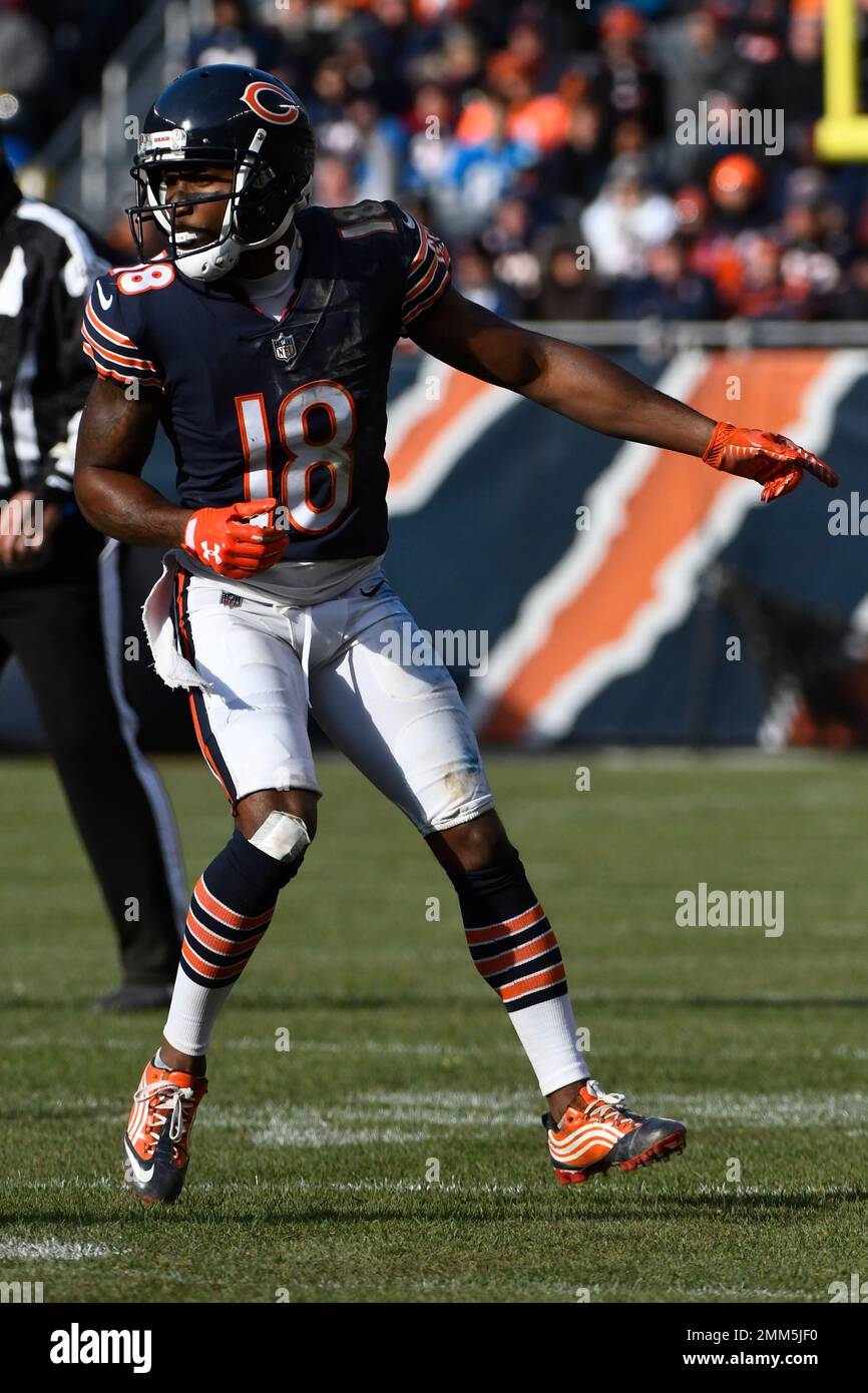 Chicago Bears wide receiver Taylor Gabriel (18) runs against the ...