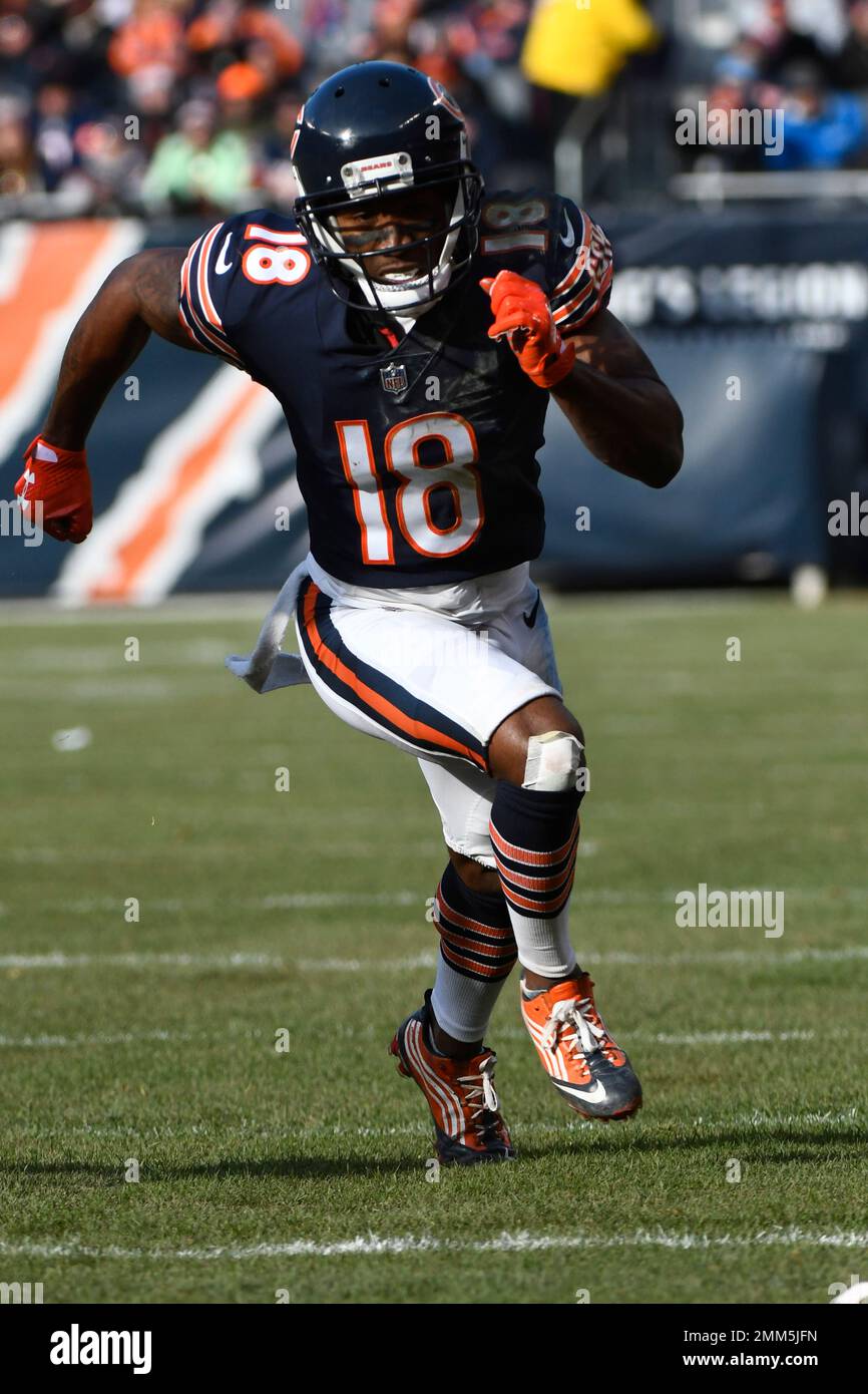 Chicago Bears wide receiver Taylor Gabriel (18) runs against the ...