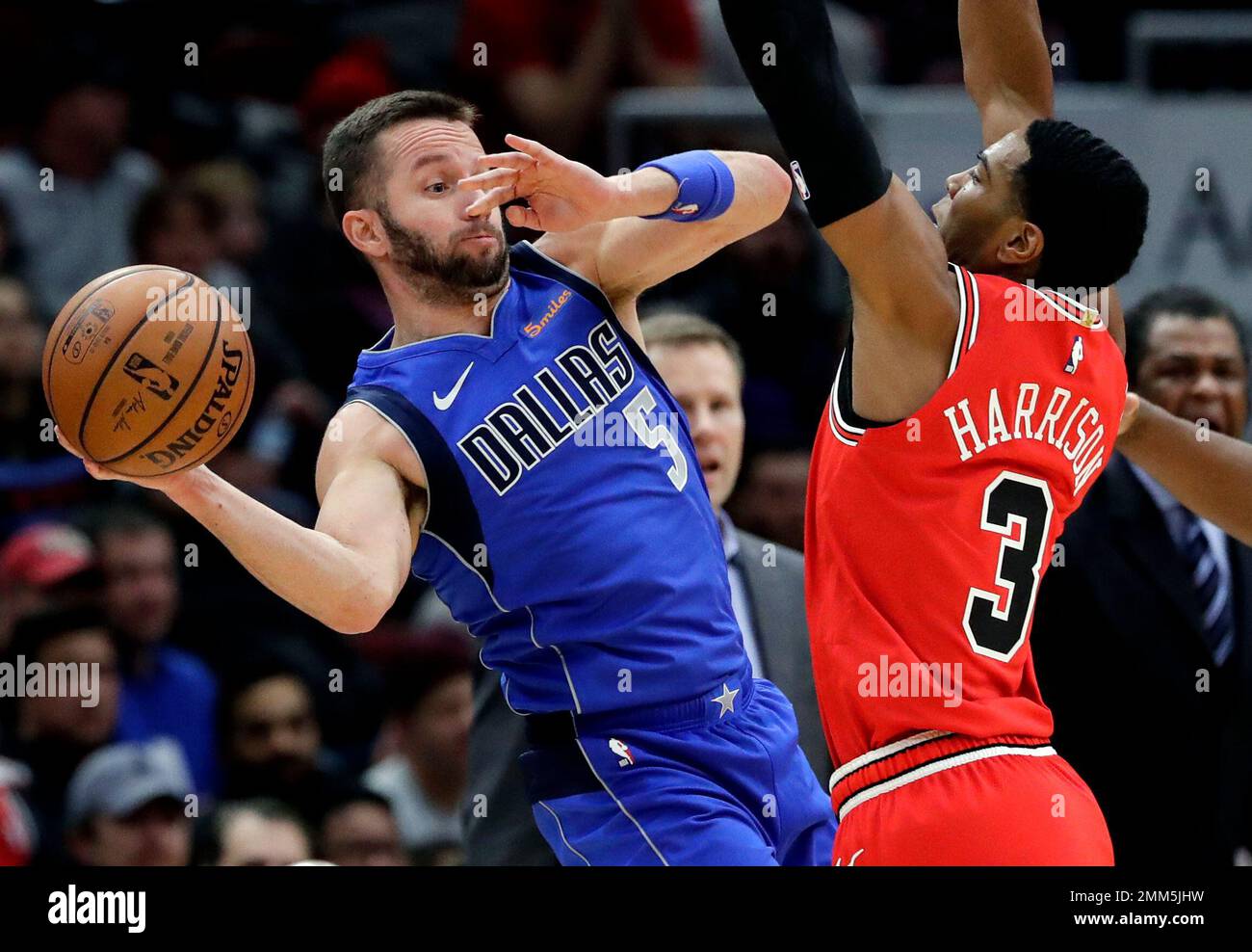 Dallas Mavericks guard Jose Juan Barca, left, looks to pass as Chicago ...