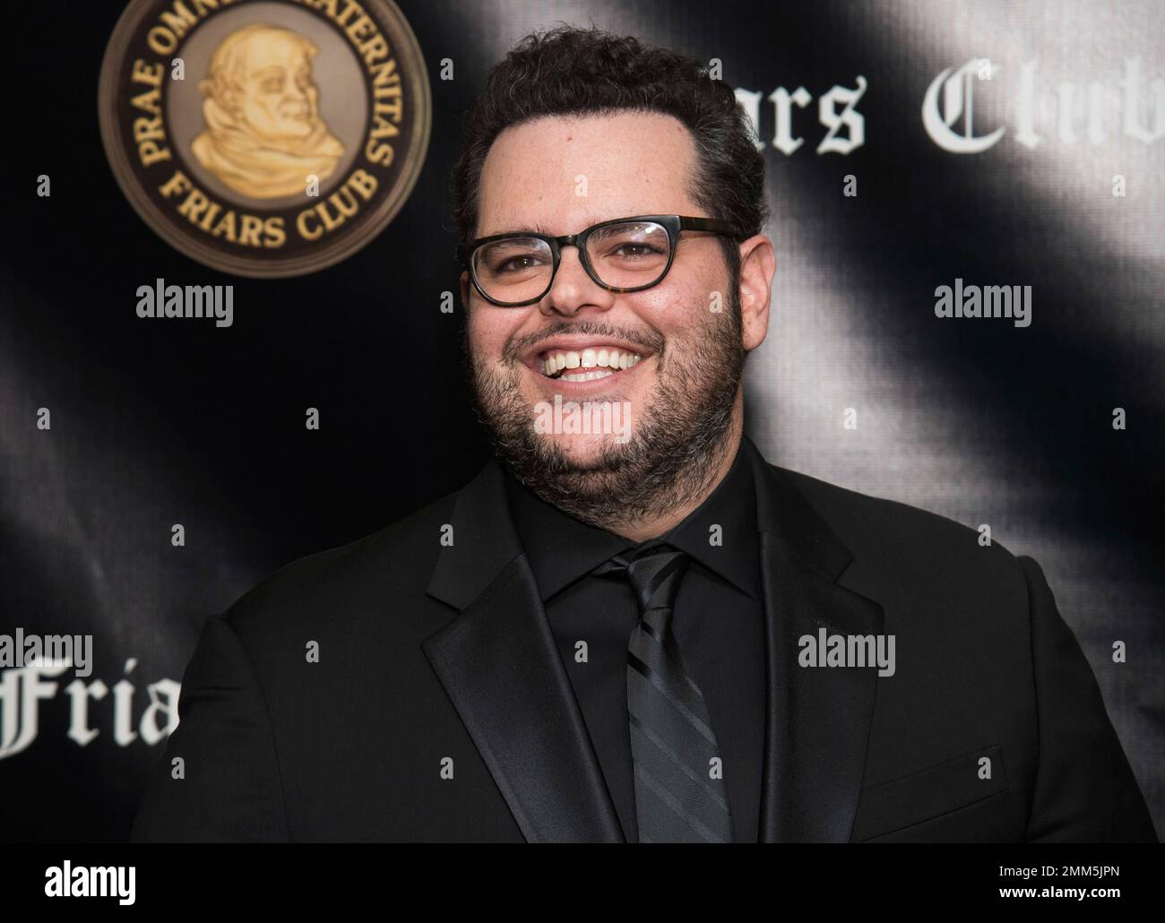 Josh Gad attends the Friars Club Entertainment Icon Award ceremony ...