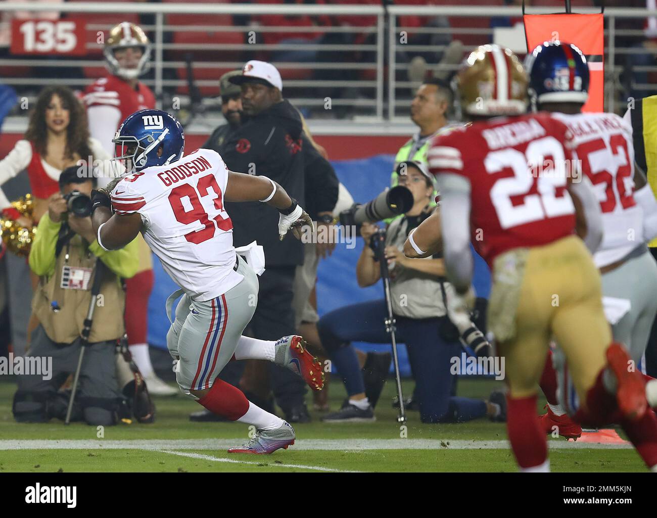 New York Giants middle linebacker B.J. Goodson (93) runs with an ...