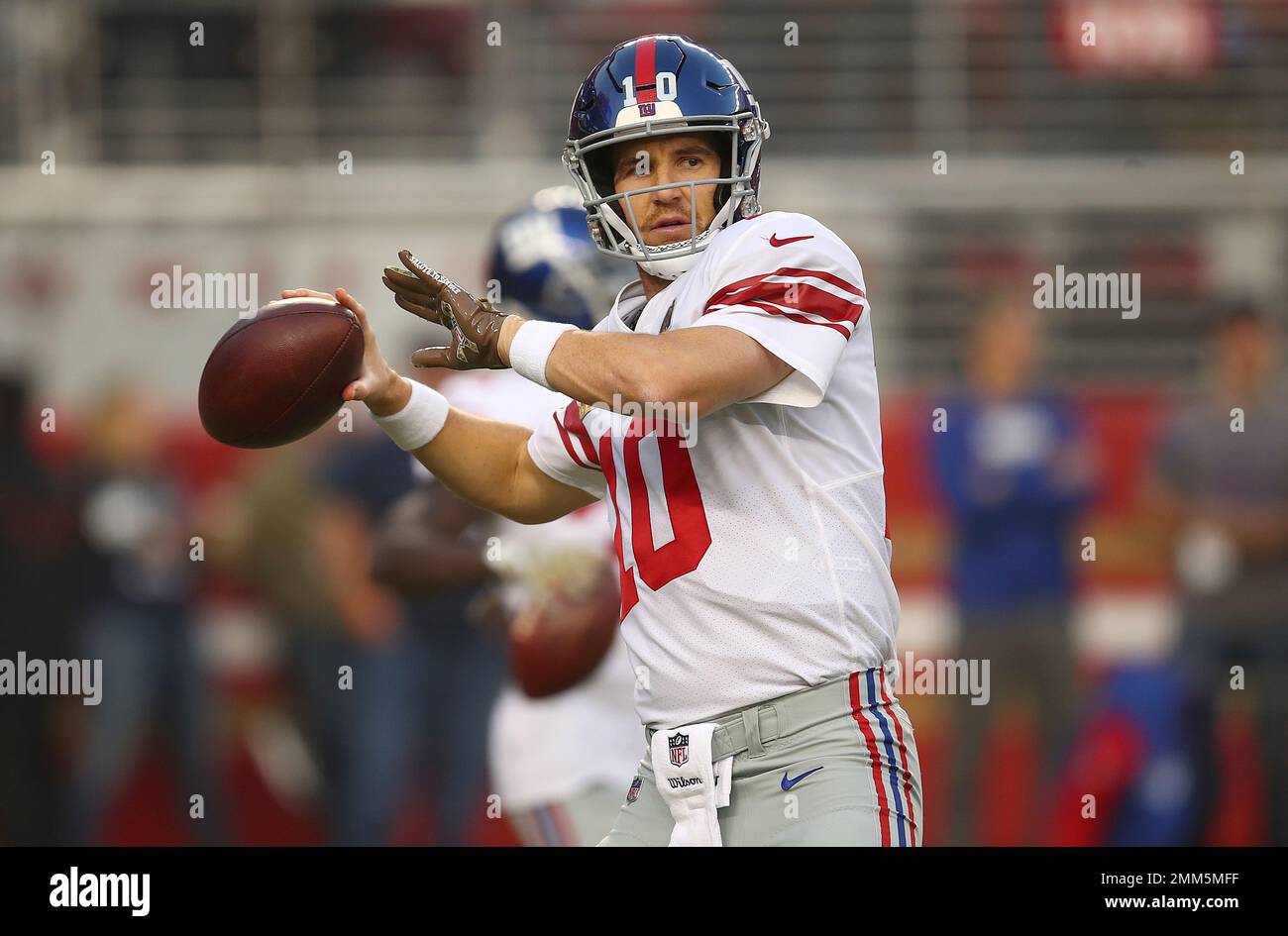 New York Giants quarterback Eli Manning (10) warms up before an NFL ...