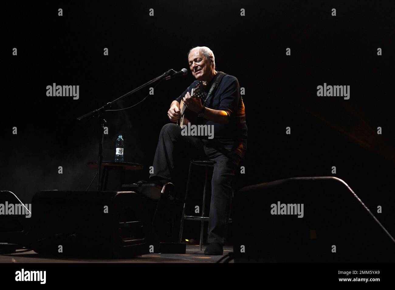 Singer and violinist toquinho hi-res stock photography and images - Alamy