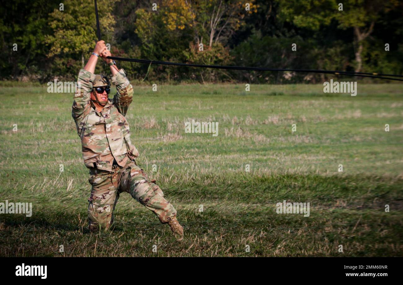 Rappelling and black hawk helicopter hi-res stock photography and ...