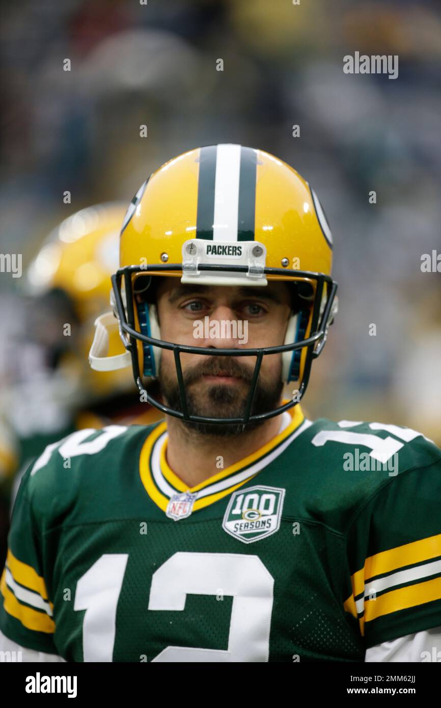 Green Bay Packers' Aaron Rodgers warms up before an NFL football game ...