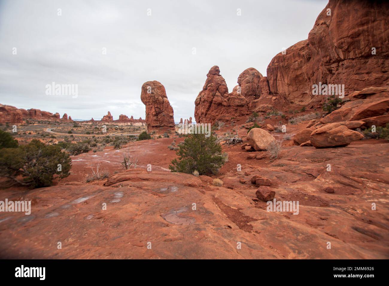 Walking path large arches hi-res stock photography and images - Alamy