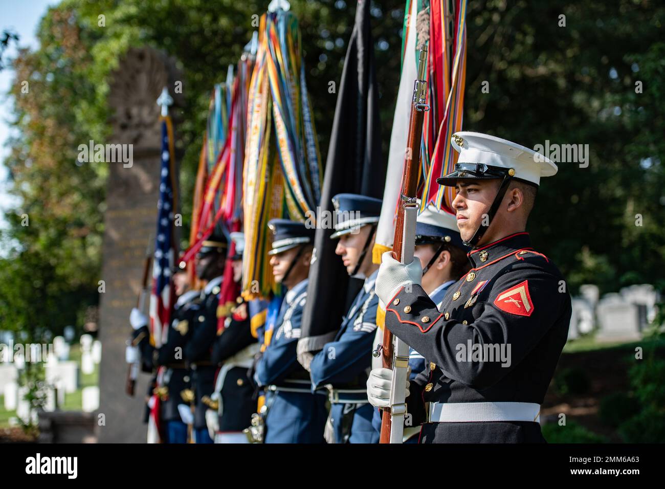 Service members conduct an Armed Forces Full Honor Wreath-Laying ...