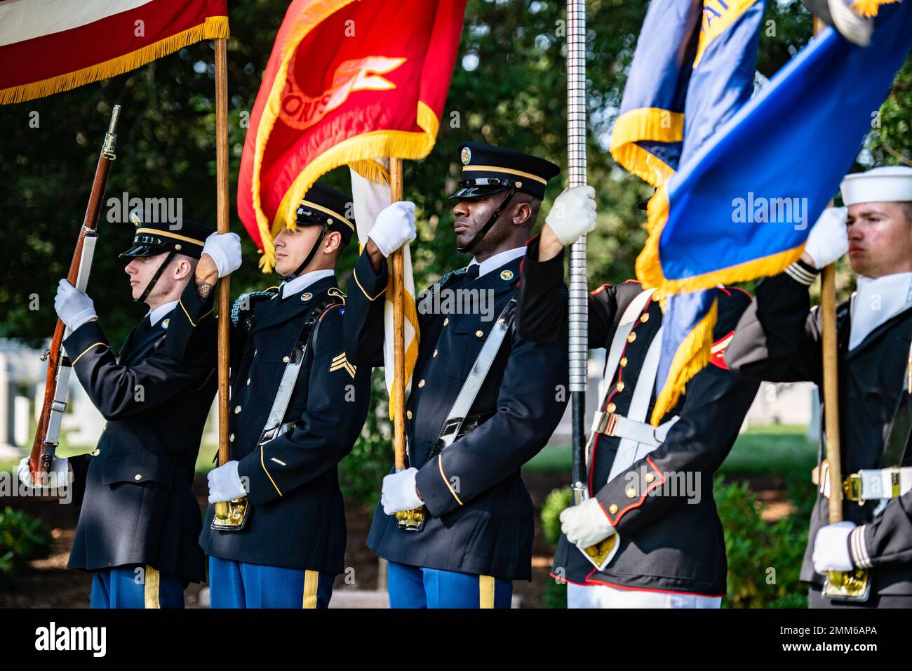 Service members conduct an Armed Forces Full Honor Wreath-Laying ...