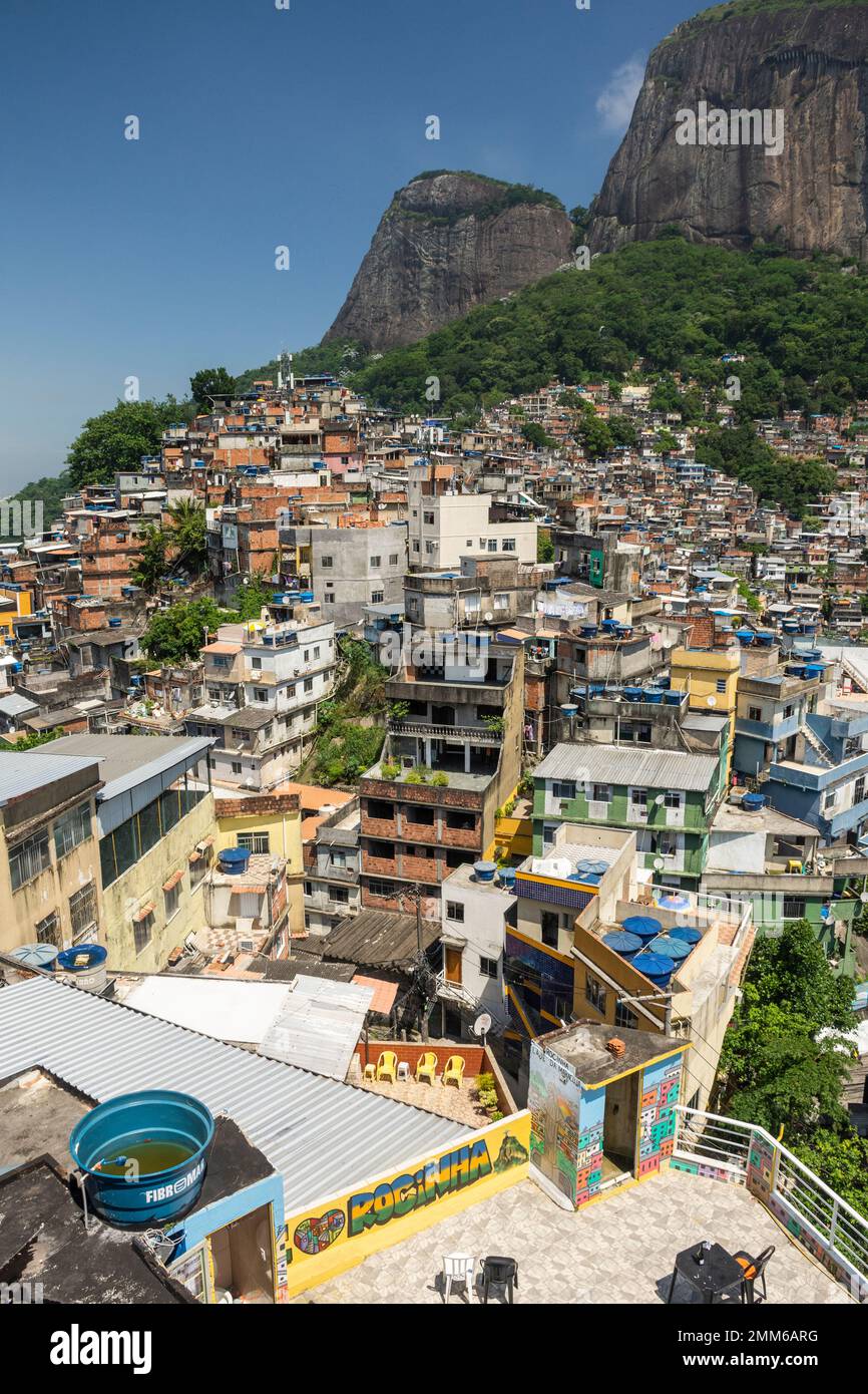 Favela houses hi-res stock photography and images - Alamy