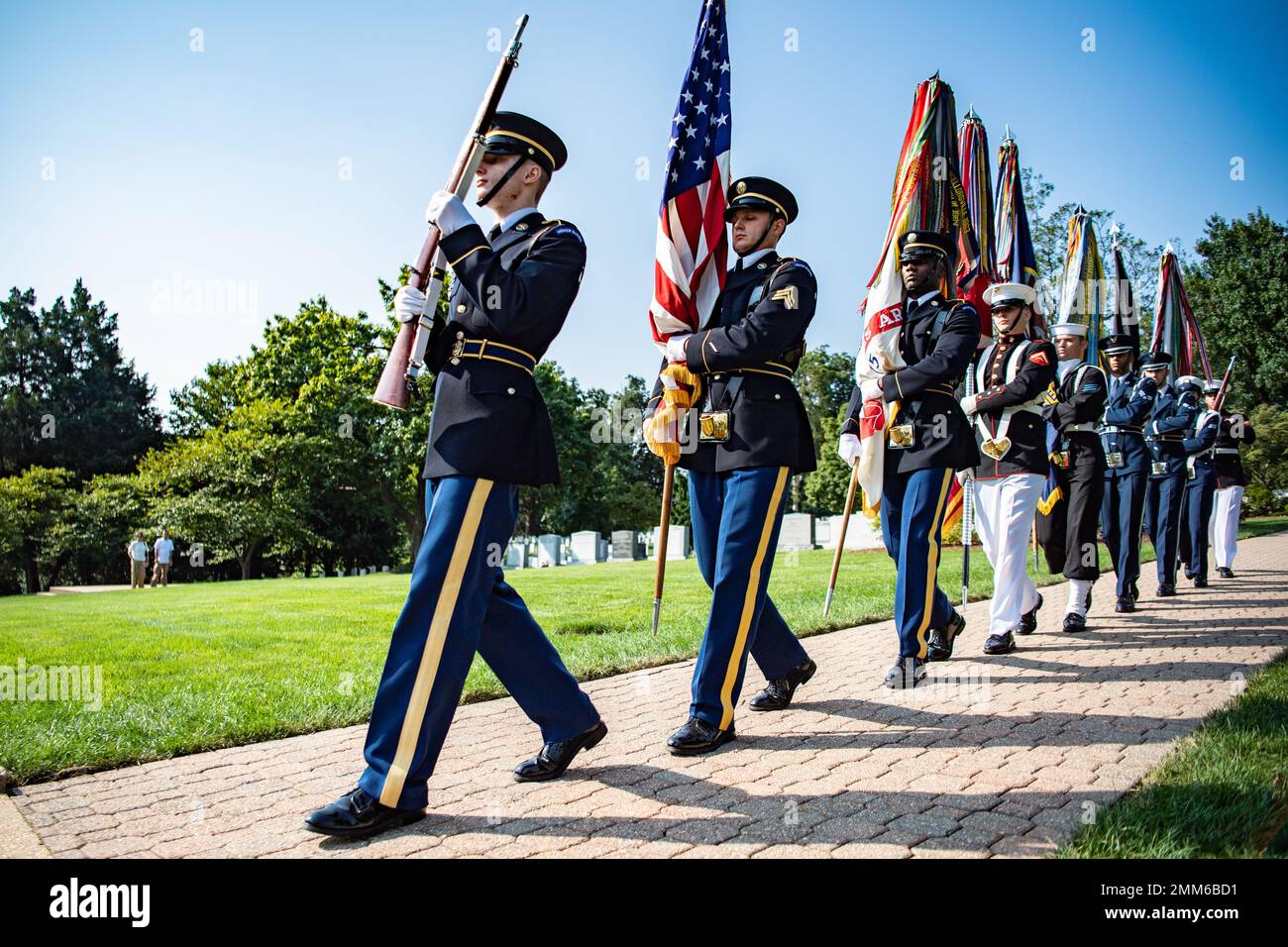 Service members conduct an Armed Forces Full Honor Wreath-Laying ...