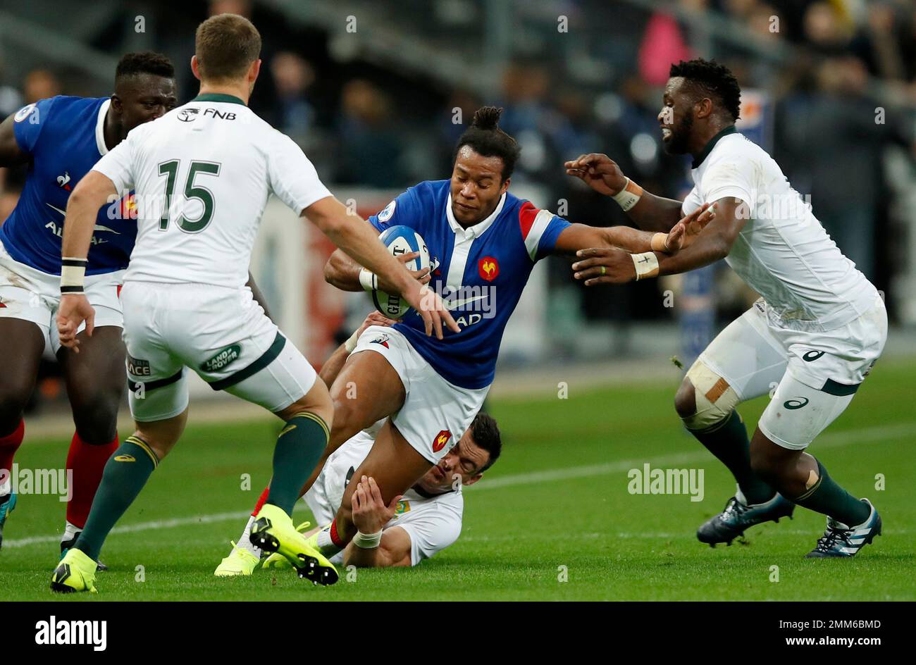 France's Teddy Thomas runs at South Africa's Willie le Roux, and South ...