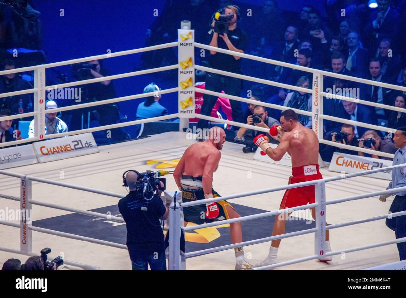 Ringside face hi-res stock photography and images - Alamy