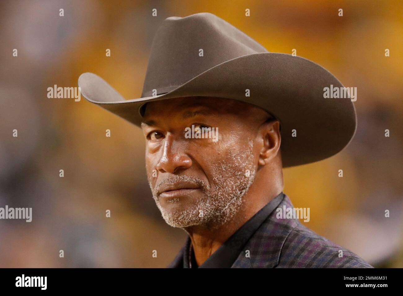 Pittsburgh Steelers Pro Football Hall of Fame Mel Blount watches warm ...