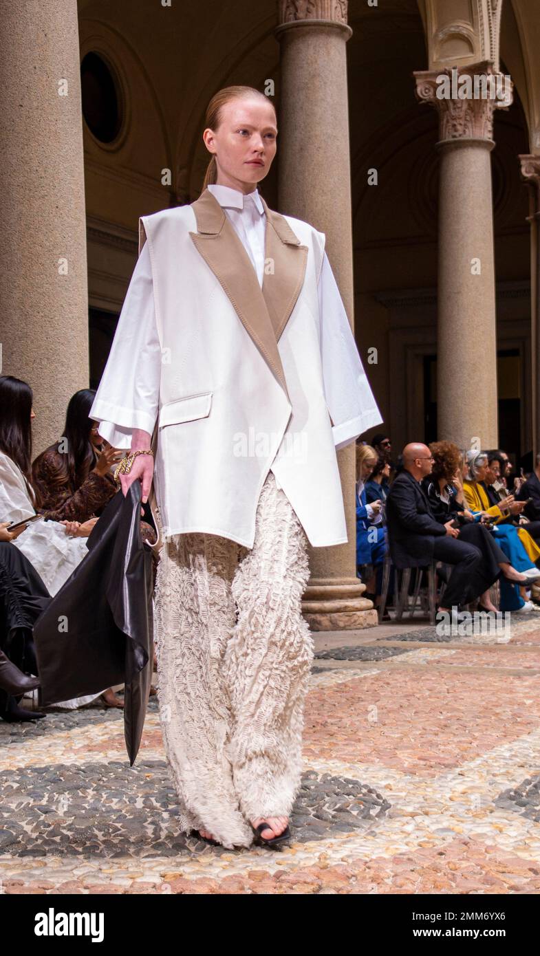 Mfw22 catwalk hi-res stock photography and images - Alamy