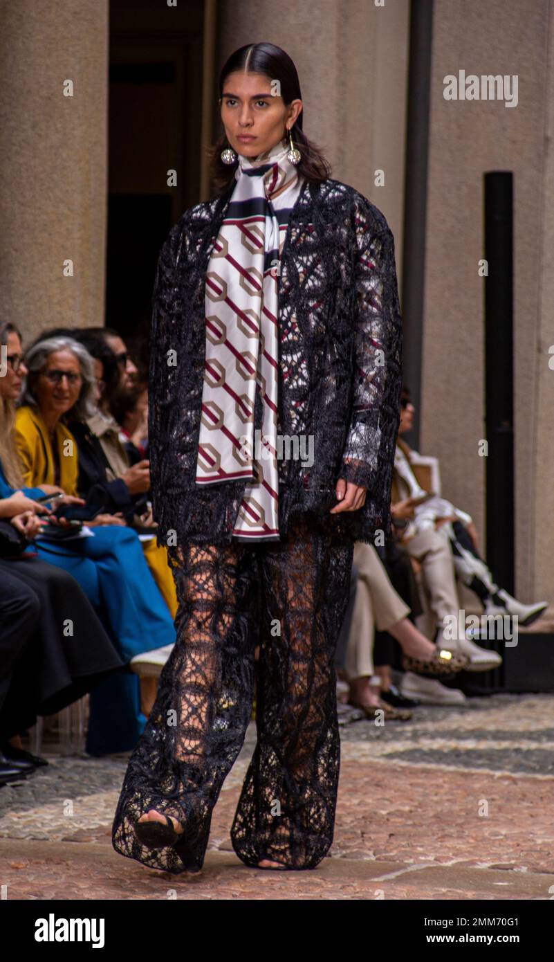 Mfw22 catwalk hi-res stock photography and images - Alamy