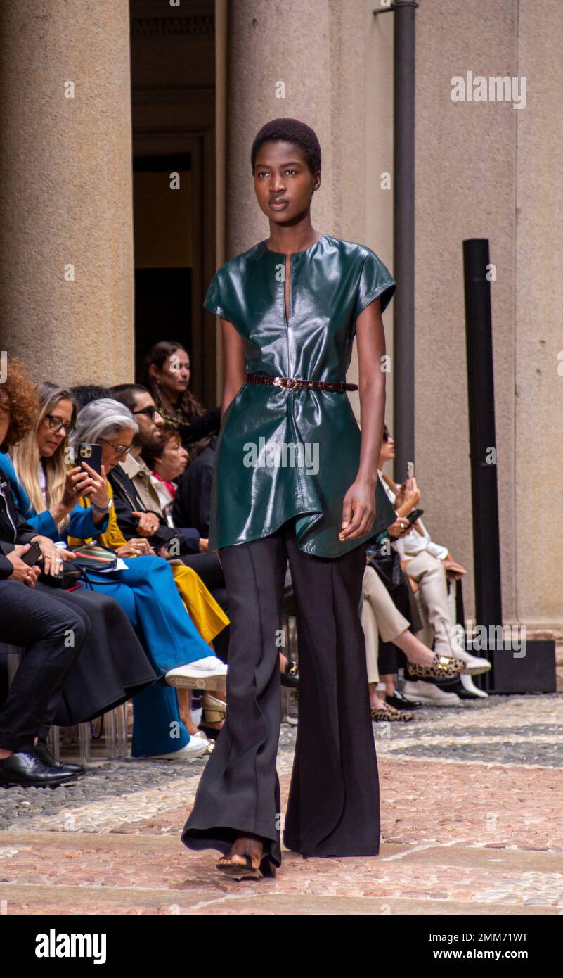 Mfw22 catwalk hi-res stock photography and images - Alamy