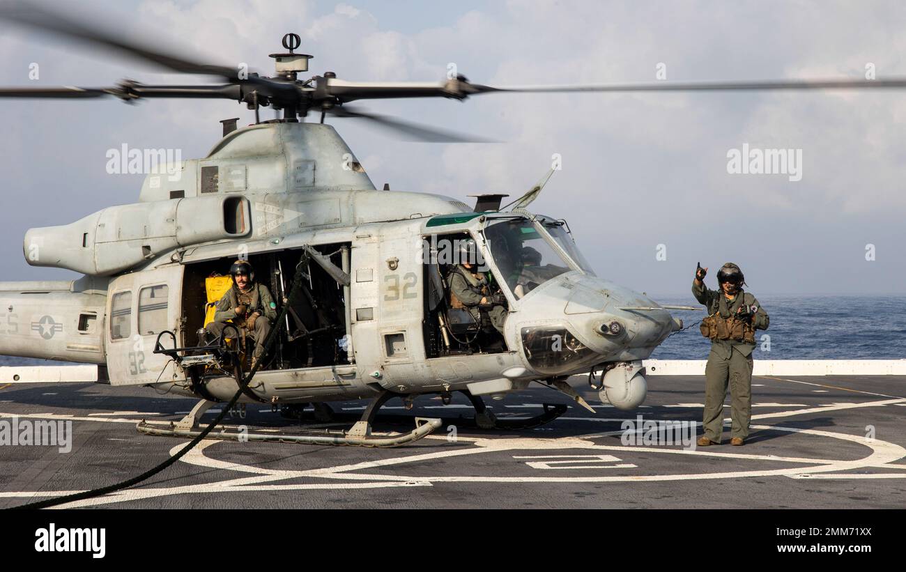 Fast roping exercise hi-res stock photography and images - Alamy