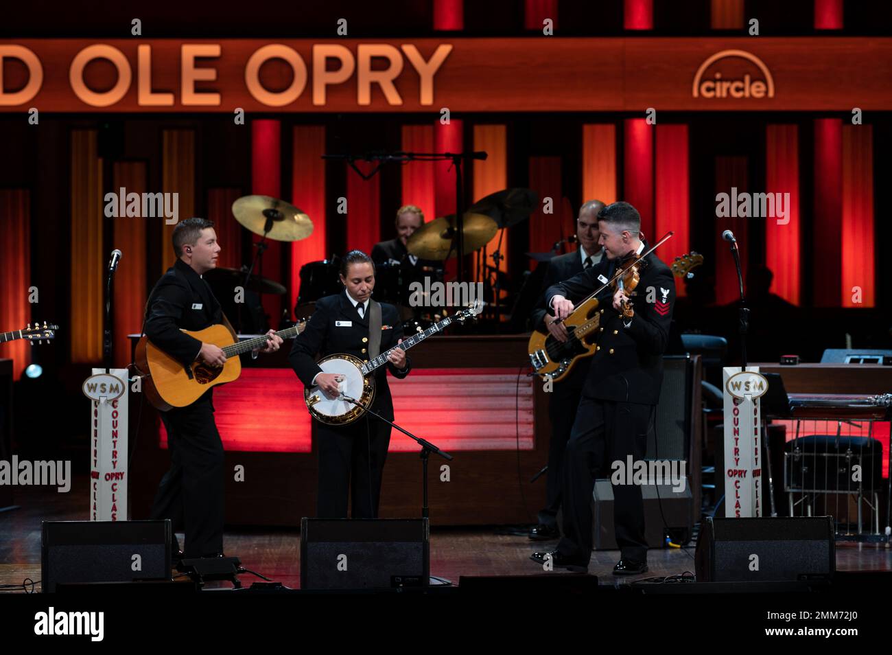 U.S. Navy Band Country Current performs for thousands of country music ...