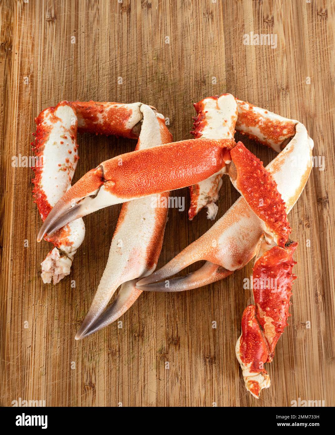 king crab leg in front of white background Stock Photo - Alamy