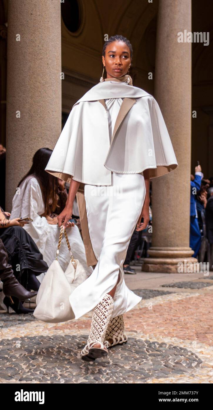 Mfw22 catwalk hi-res stock photography and images - Alamy