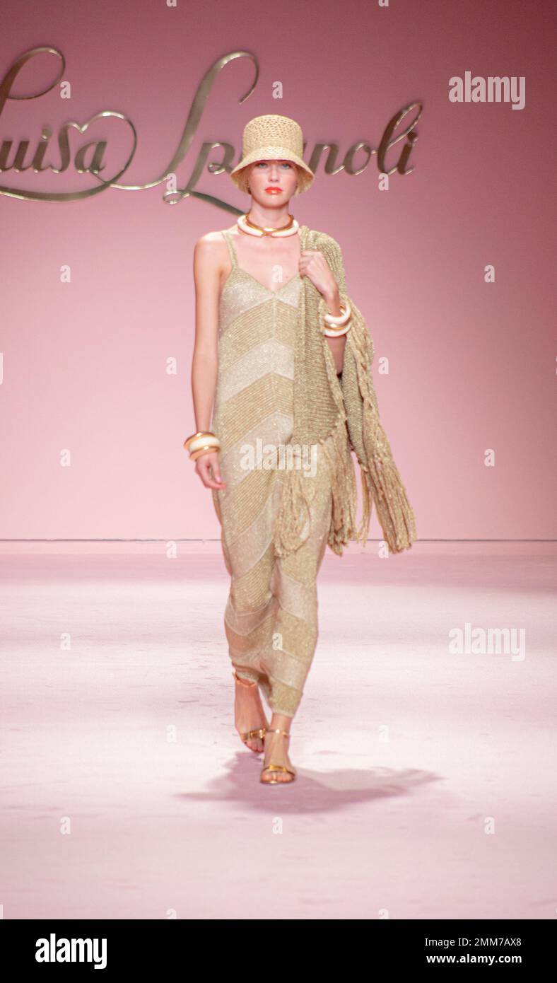 Luisa Spagnoli Catwalk Milan Fashion Week 22 Stock Photo - Alamy