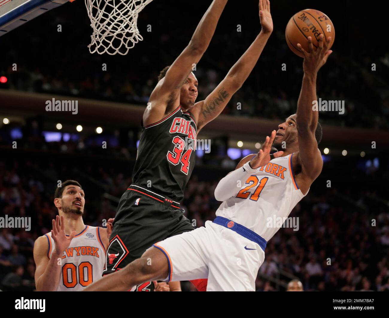 New York Knicks' Damyean Dotson, right, shoots past Chicago Bulls ...