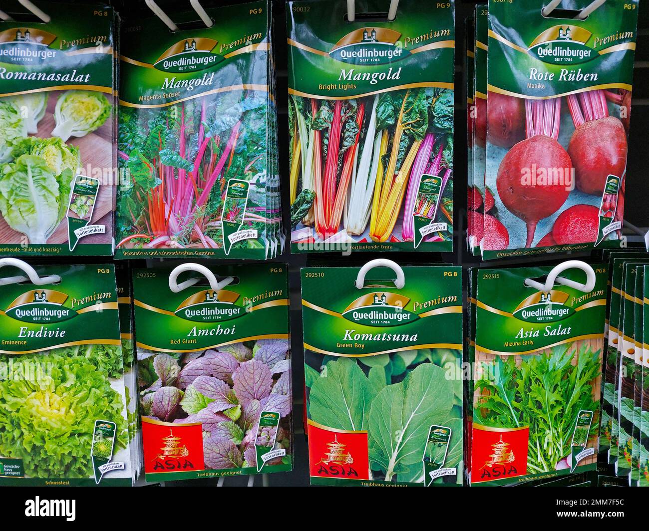 Tomato seeds in packet hi-res stock photography and images - Alamy