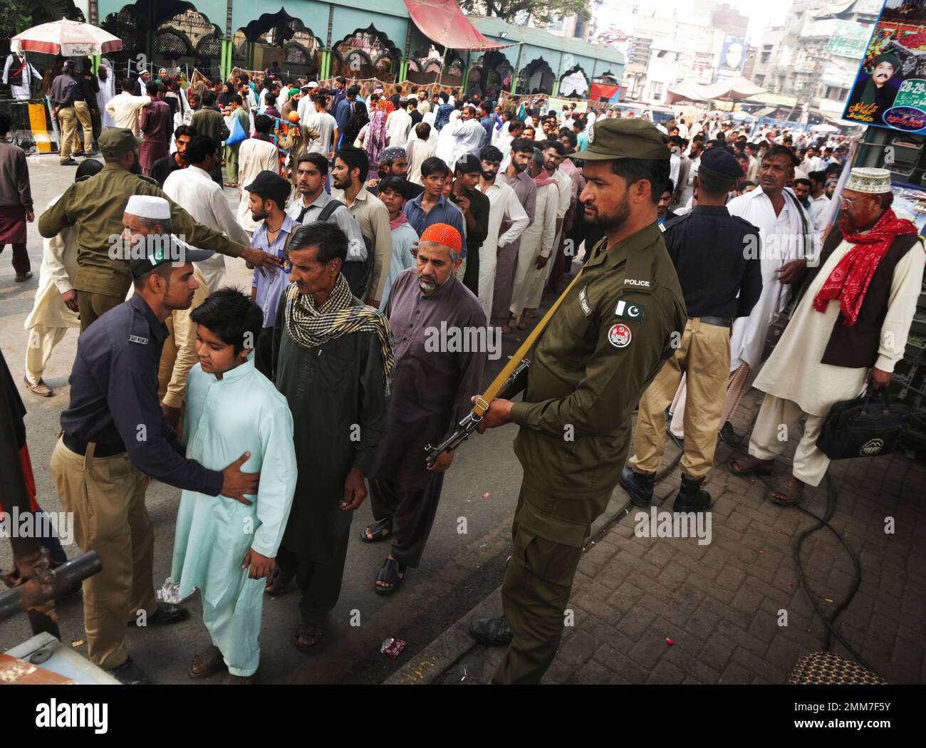 In this Tuesday, Oct. 30, 2018, photo, Pakistani police officers check ...