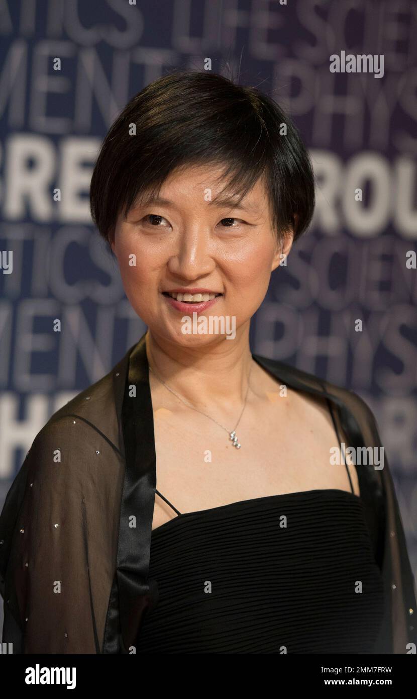 2019 Breakthrough Prize in Life Sciences winner Xiaowei Zhuang arrives ...