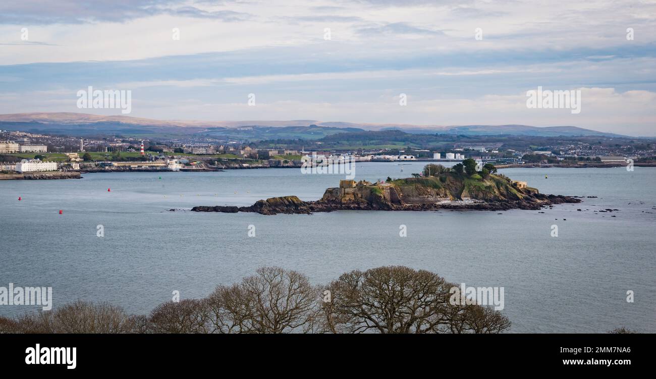Plymouth sound and Drakes Island in Devon Stock Photo - Alamy