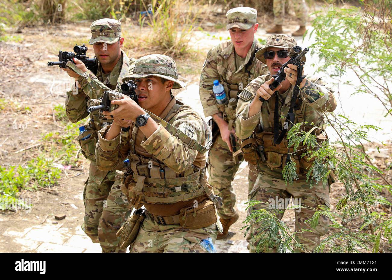 U.S. Army Soldiers assigned to Bravo Company, 2nd Battalion, 27th ...