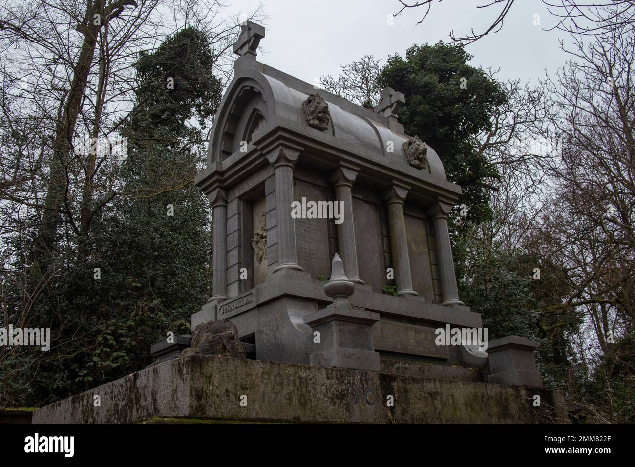 Monument to John Allen in Nunhead Cemetery, one of the Magnificent ...