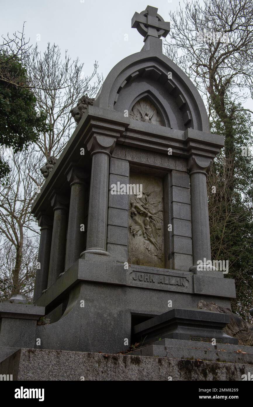 Monument to John Allen in Nunhead Cemetery, one of the Magnificent ...