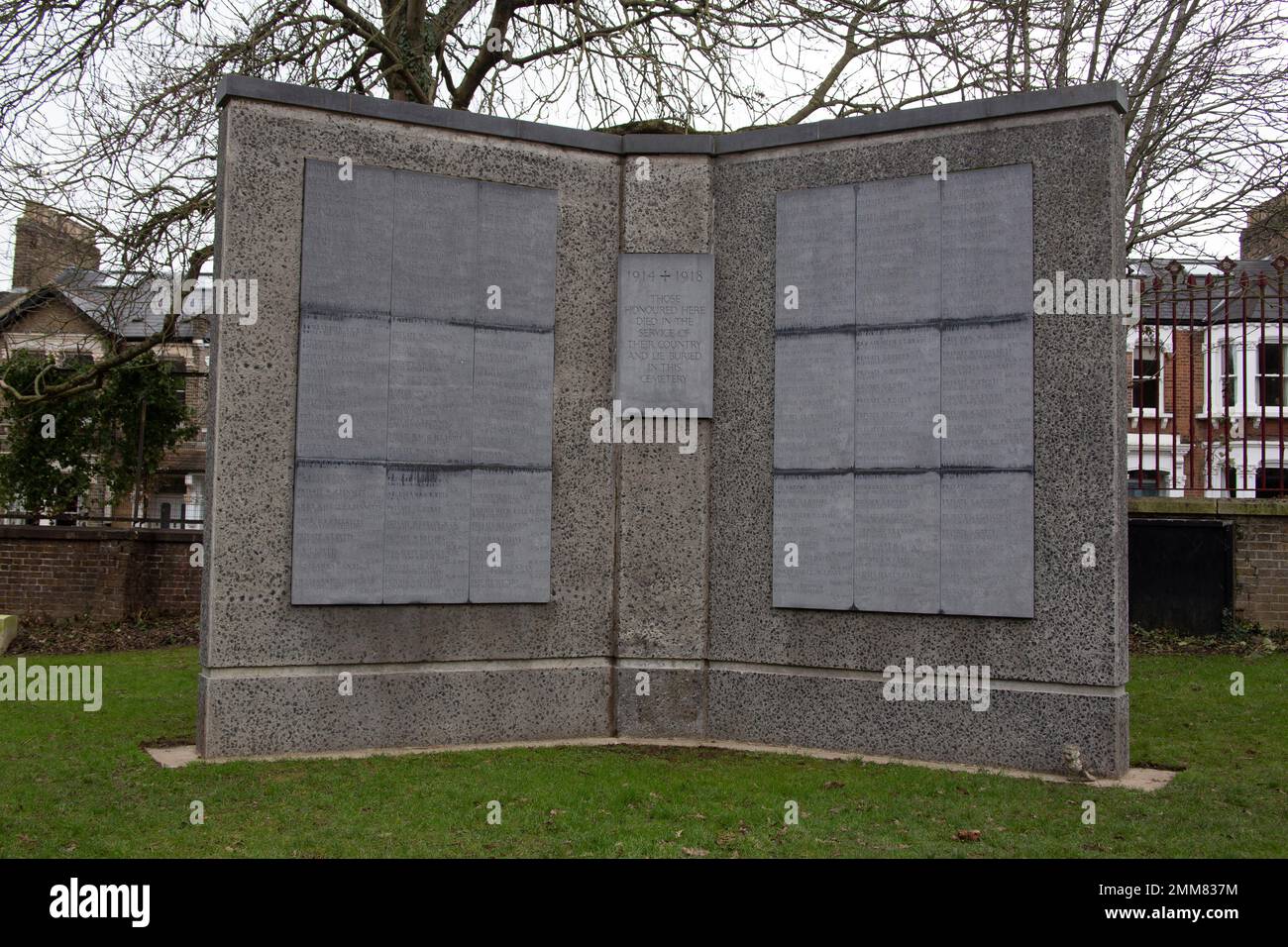 Commonwealth war memorial in Nunhead Cemetery, one of the Magnificent ...