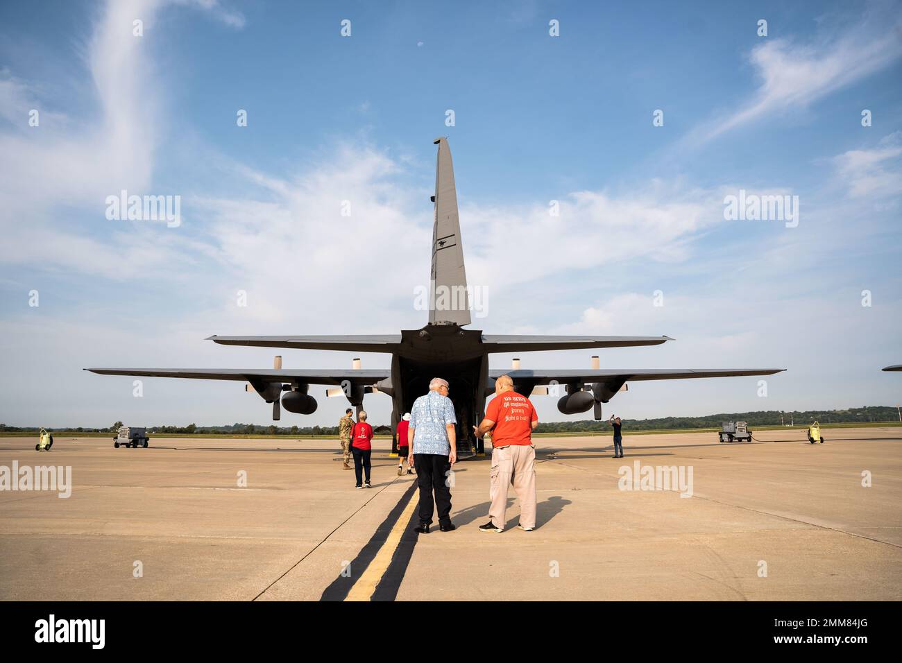 Army Veterans from the 44th Engineer Battalion visit the 139th Airlift ...