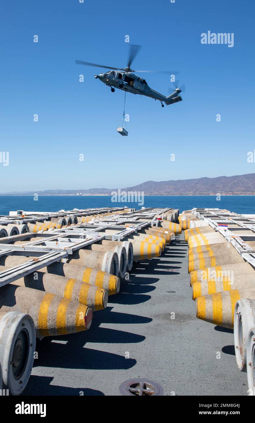 220915-N-VS068-1081 PACIFIC OCEAN (Sept. 15, 2022) – An MH-60S Sea Hawk ...