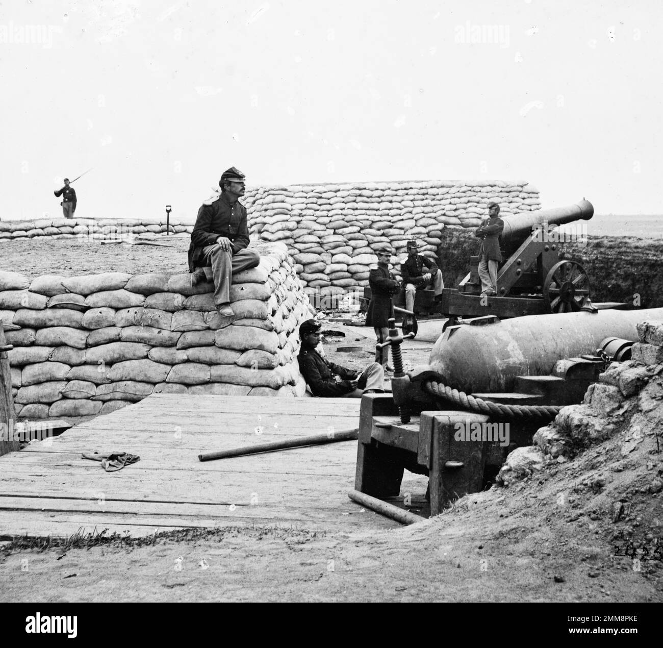 Siege gun hi-res stock photography and images - Alamy