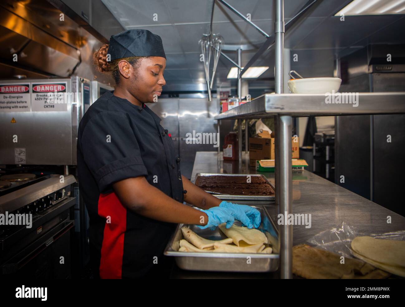 220915-N-RU001-1023 SAN DIEGO (Sept. 15, 2022) Culinary Specialist ...