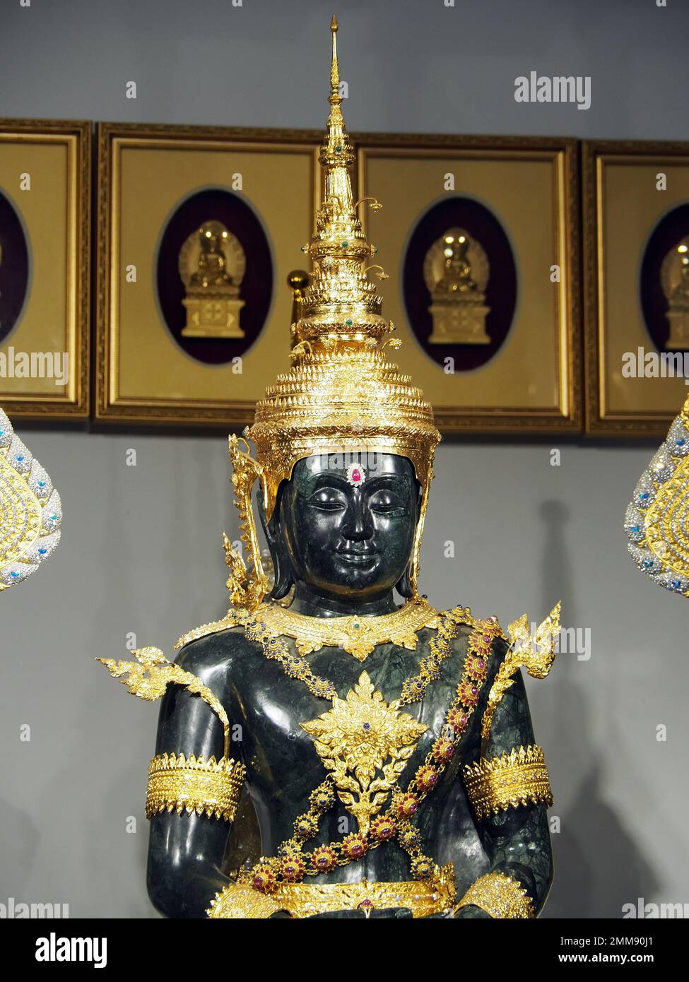 Jade Buddha statue, Gangaramaya Buddhist Temple, Colombo city, Western ...