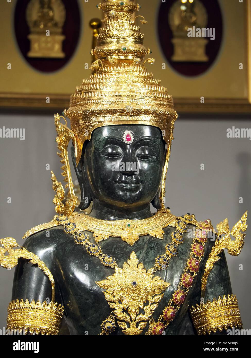 Jade Buddha statue, Gangaramaya Buddhist Temple, Colombo city, Western ...