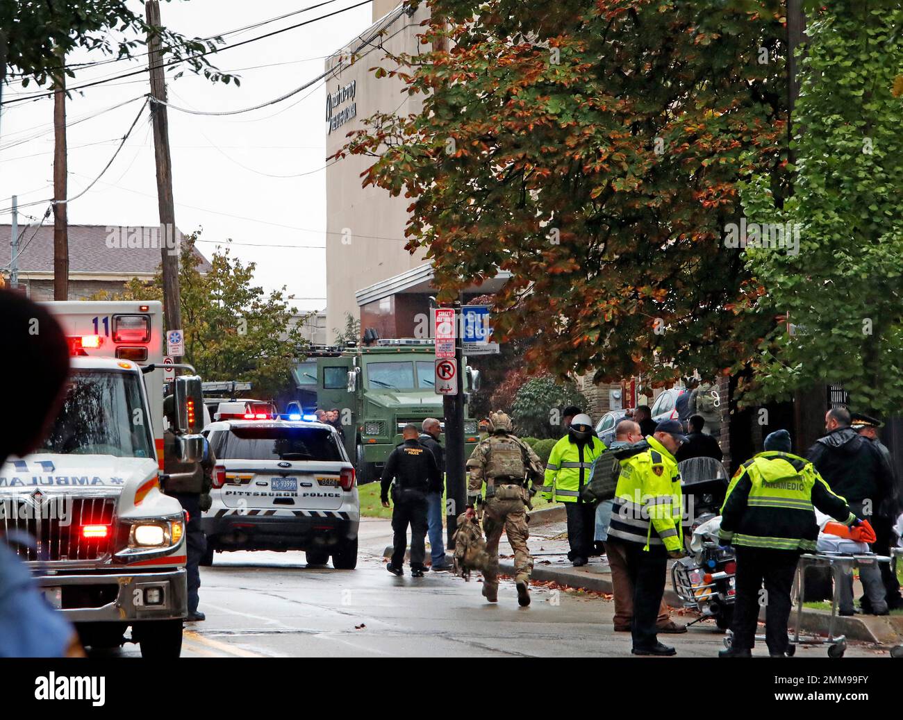 First responders surround the Tree of Life Synagogue, in Pittsburgh ...