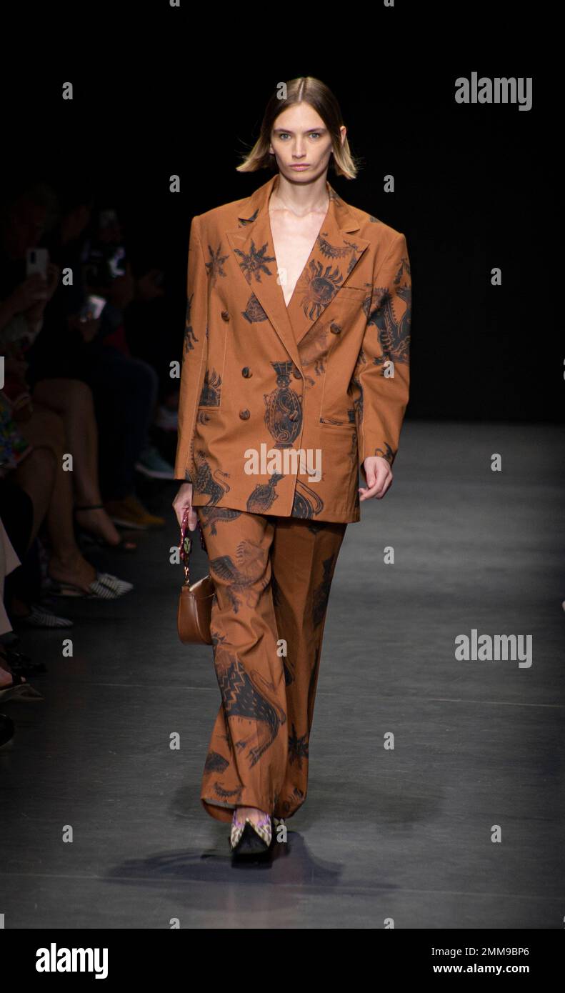 Abodi fashion show hi-res stock photography and images - Alamy