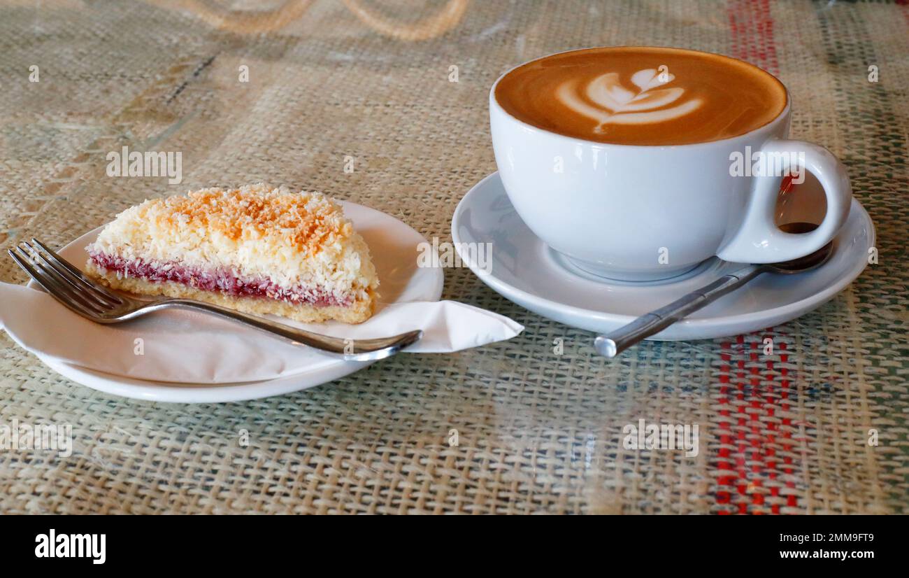 Latte artwork hi-res stock photography and images - Alamy