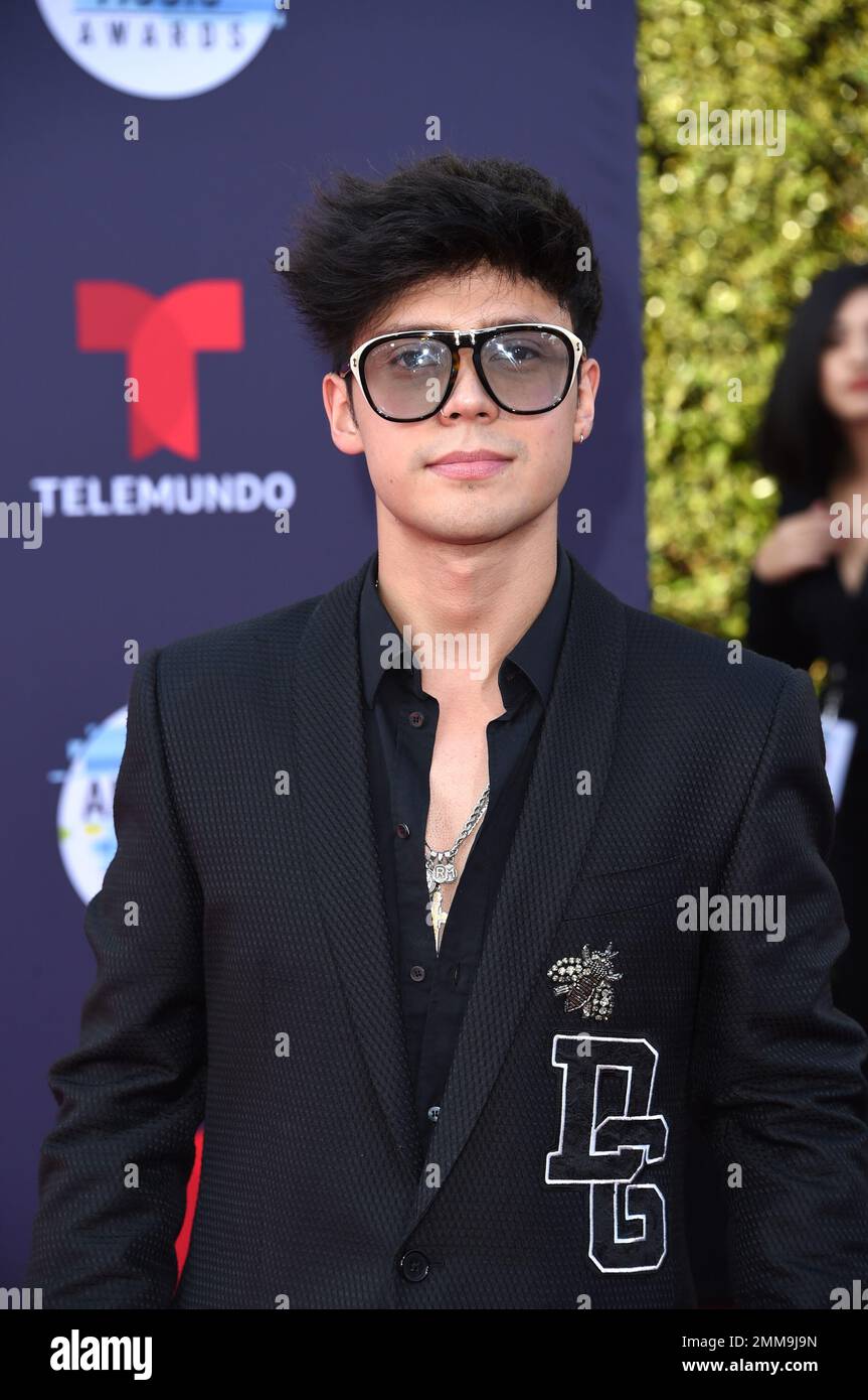 Mario Ruiz arrives at the Latin American Music Awards at the Dolby ...