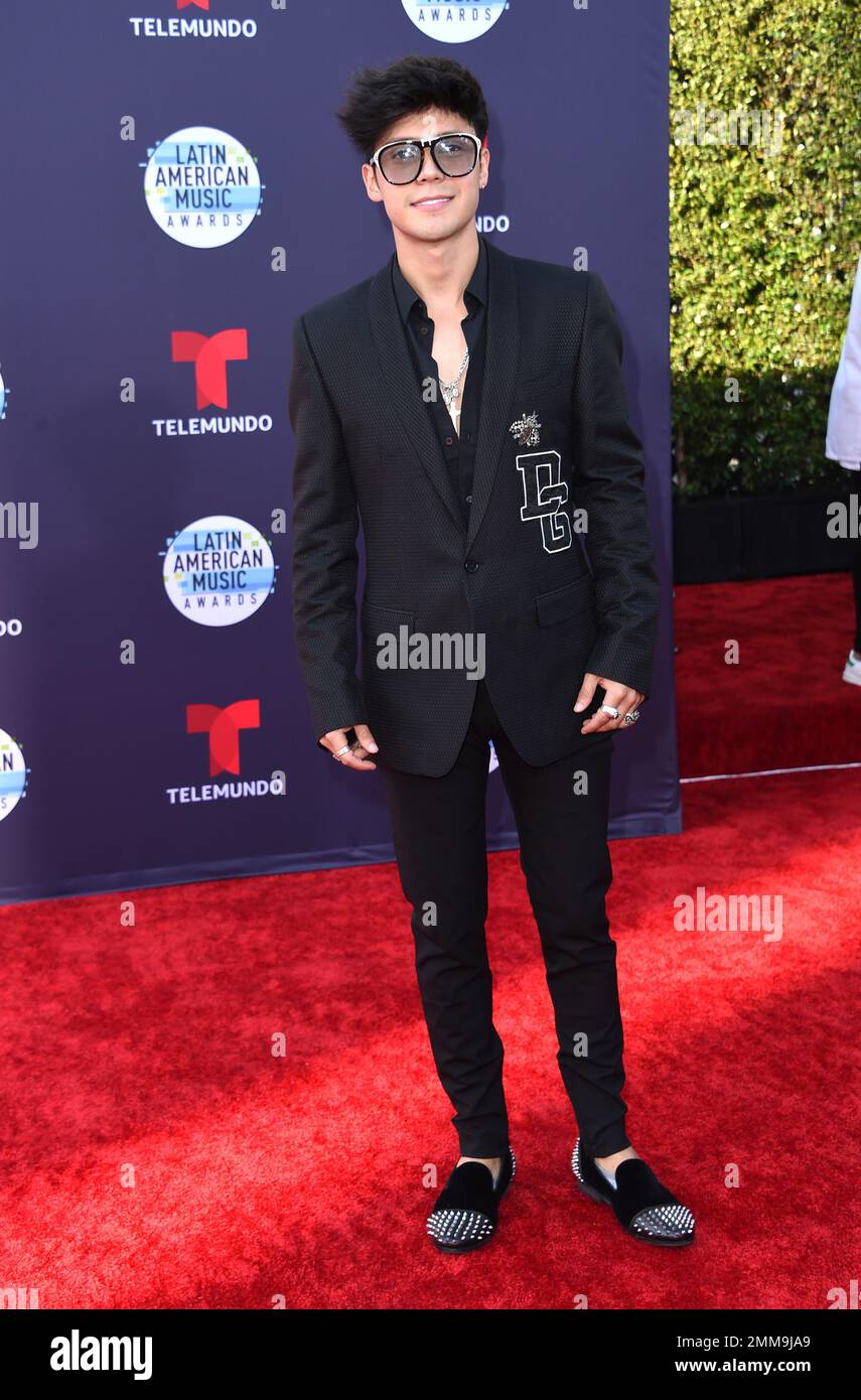 Mario Ruiz arrives at the Latin American Music Awards at the Dolby ...