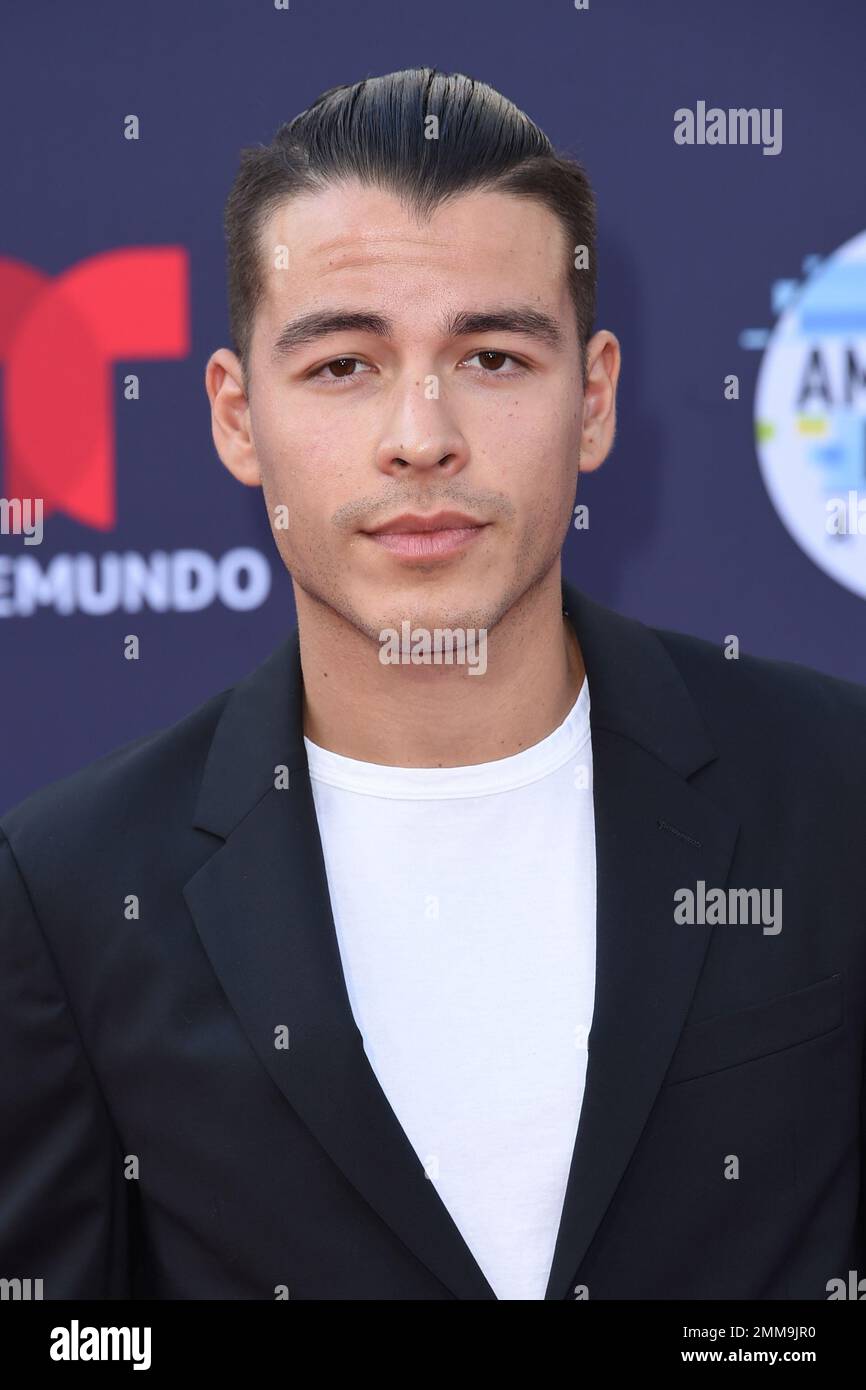 Manolo Gonzalez Vergara arrives at the Latin American Music Awards at ...