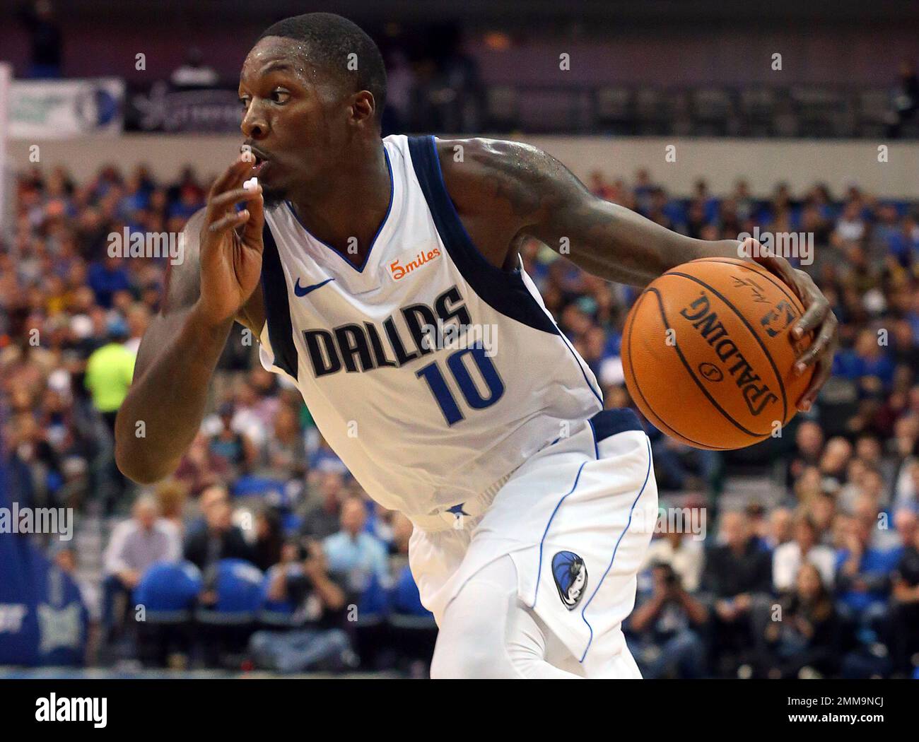 Dallas Mavericks forward Dorian Finney-Smith (10) drives the ball down ...