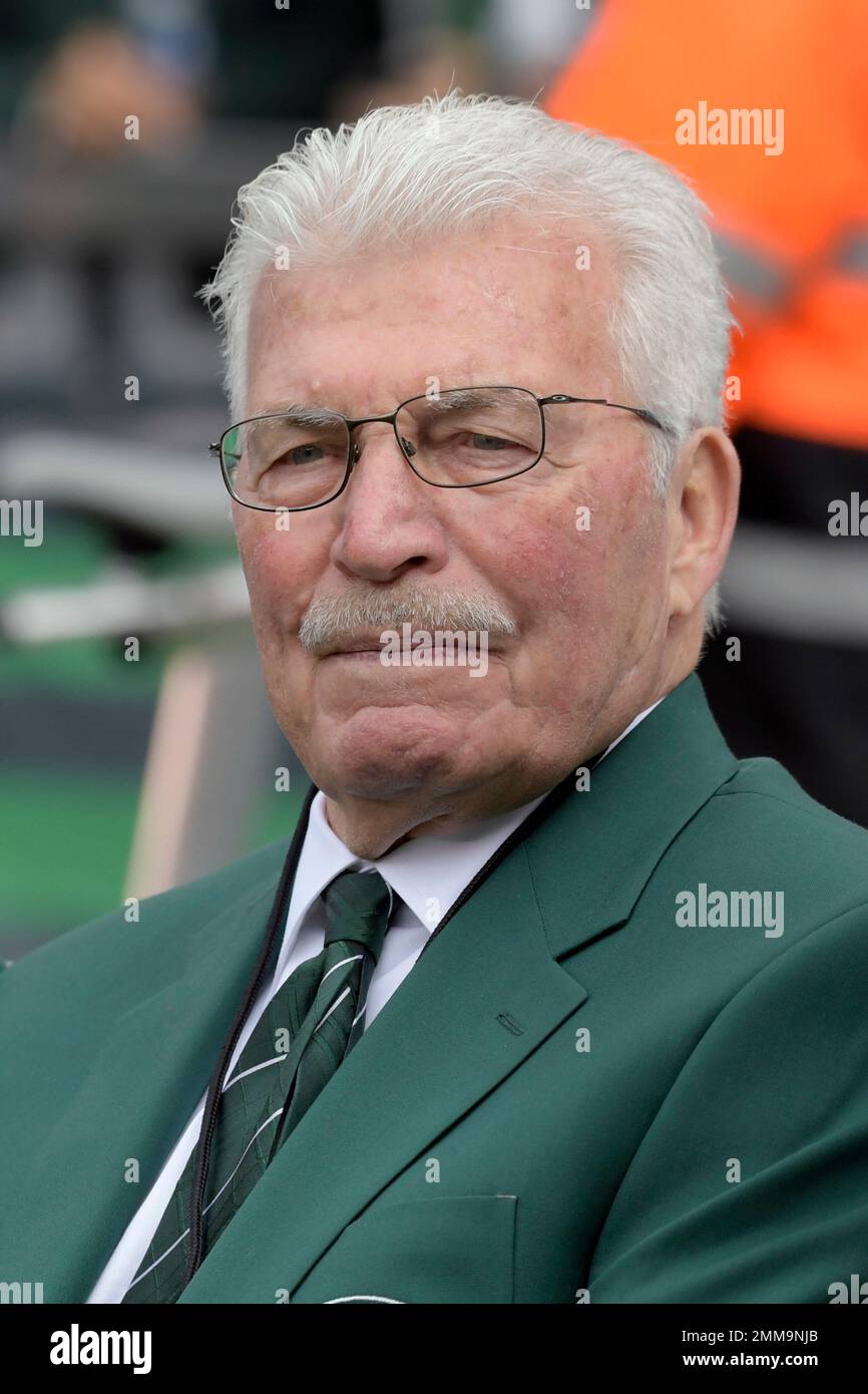 Former New York Jets defensive tackle Gerry Philbin sits on the bench ...